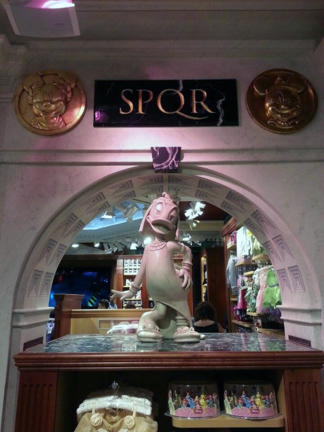 Il party di riapertura del Disney Store in via del Corso a Roma | Le Freaks