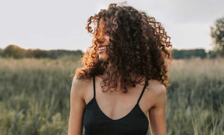 Capelli ricci e crespi, è più facile domarli nutrendoli a dovere | Le ...