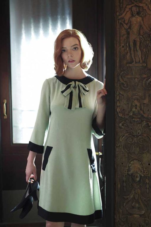 La regina degli scacchi: moda anni Sessanta e outfit della protagonista